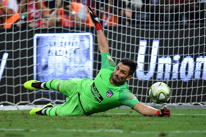 レアル退団から5年…GKアダンがアトレティコで鮮烈デビュー、シメオネも信頼 | サッカーキング