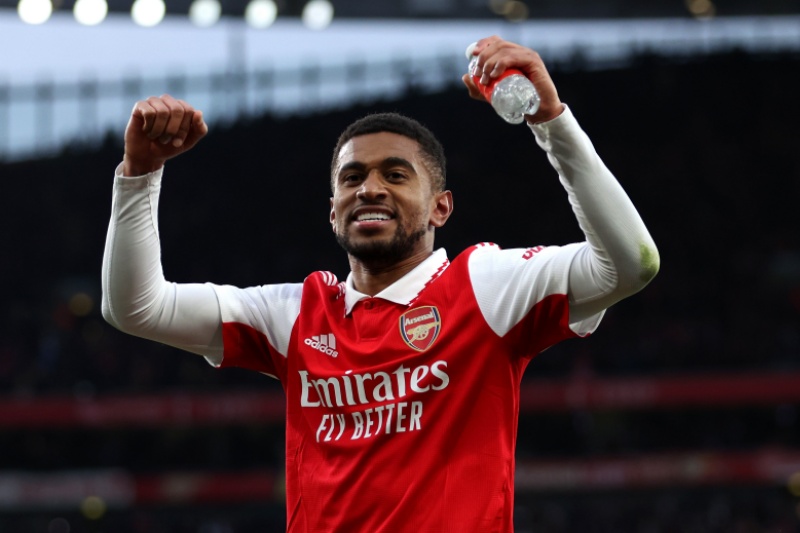 ボーンマス戦で劇的逆転弾のネルソン、来季もアーセナル残留へ？…契約延長交渉が進行中か | サッカーキング