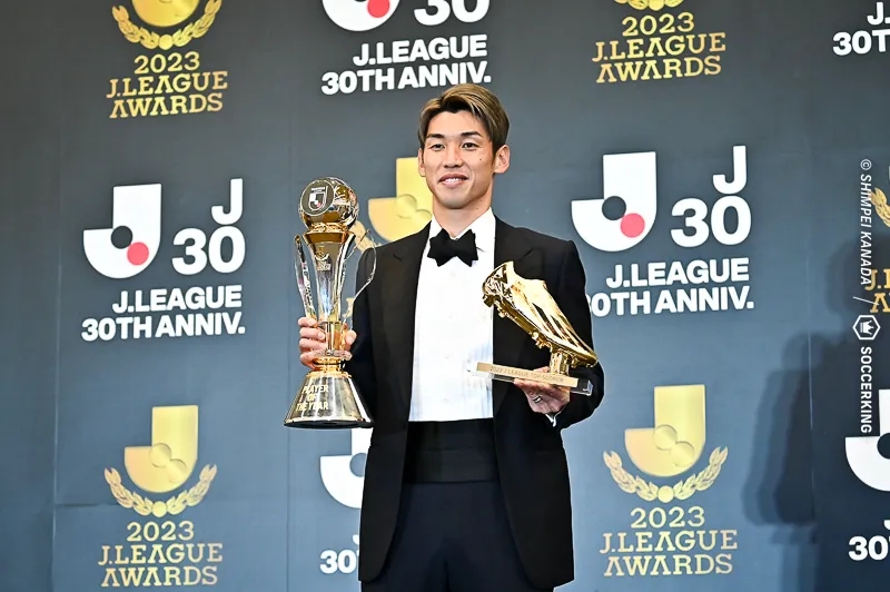 J1王者の神戸、FW大迫勇也との契約更新を発表！ 昨季のリーグMVPと2026年まで契約締結 | サッカーキング