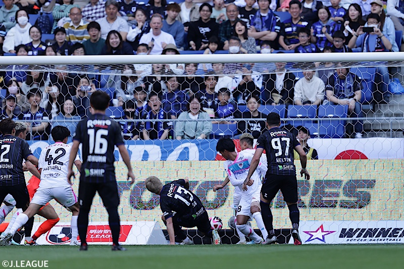 G大阪が劇的逆転勝利！ 猛攻の末にDF三浦弦太がこじ開ける…守り切れなかった鳥栖は最下位転落 | サッカーキング