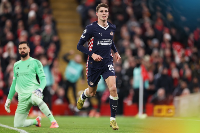 リヴァプールが“アンフィールド”で4失点完敗…PSV、G・ティルの勝ち越し弾＆ドリウィシの2得点で快勝 | サッカーキング